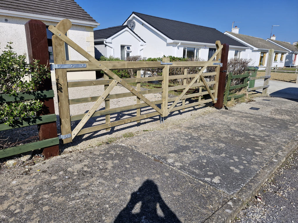 Entrance Gates Sligo – Glenfarne Wood Products.